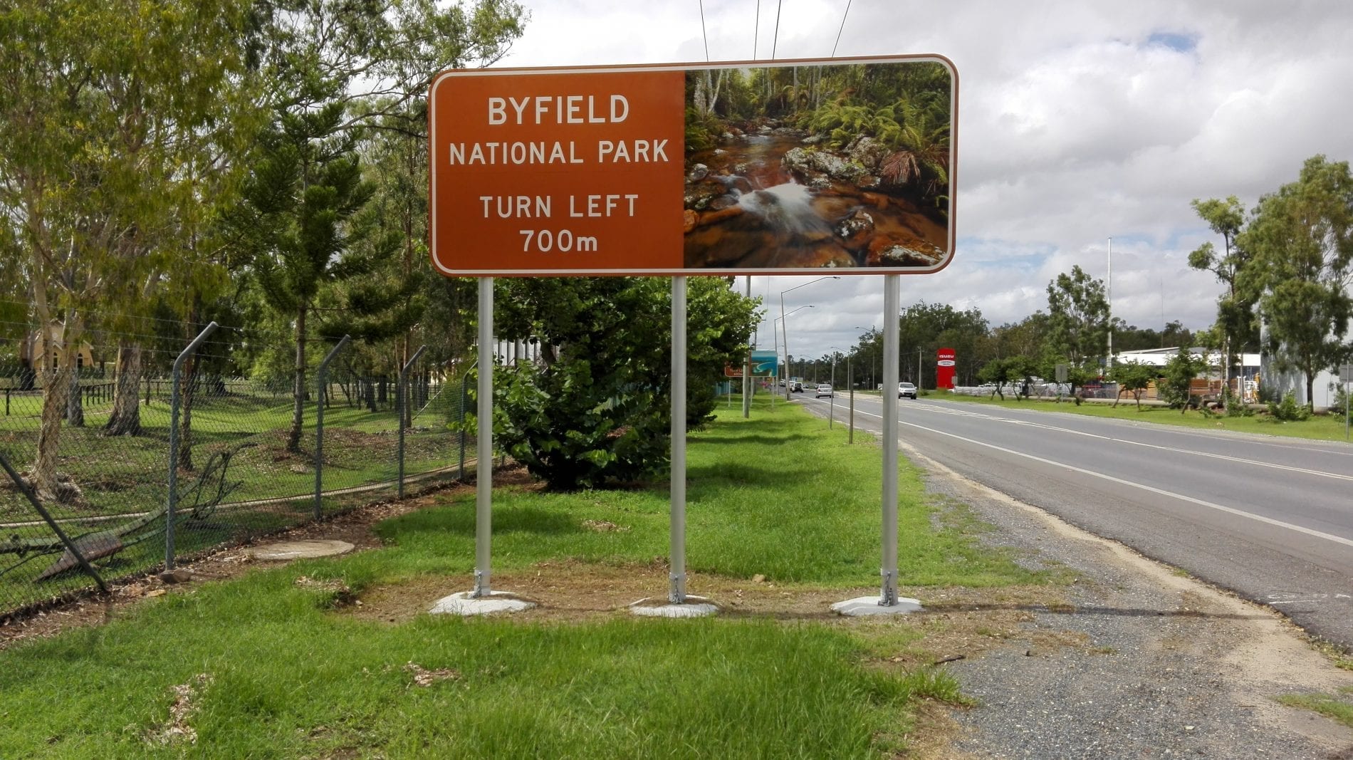 Signfix Website | 114OD Aluminium Frangible Poles, Rockhampton QLD