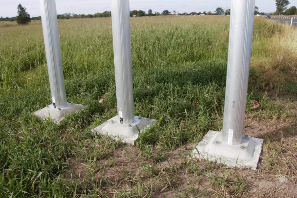 Signfix Website | Optimast Frangible Sign supports for M1 Motorway ...