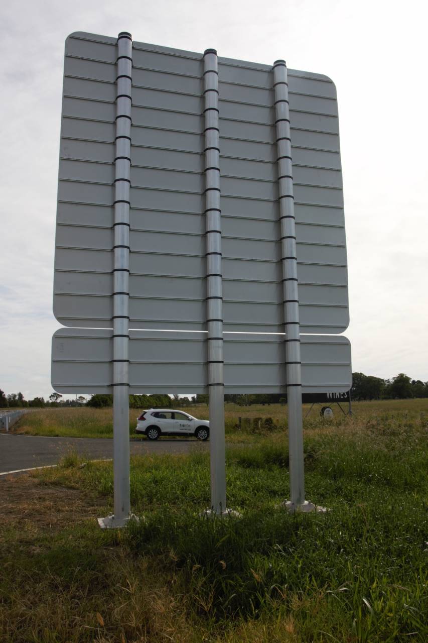 Signfix Website | Optimast Frangible Sign supports for M1 Motorway ...