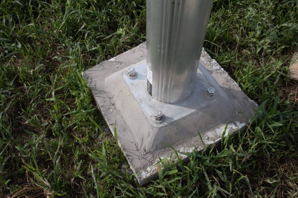 Signfix Website | Optimast Frangible Sign supports for M1 Motorway ...