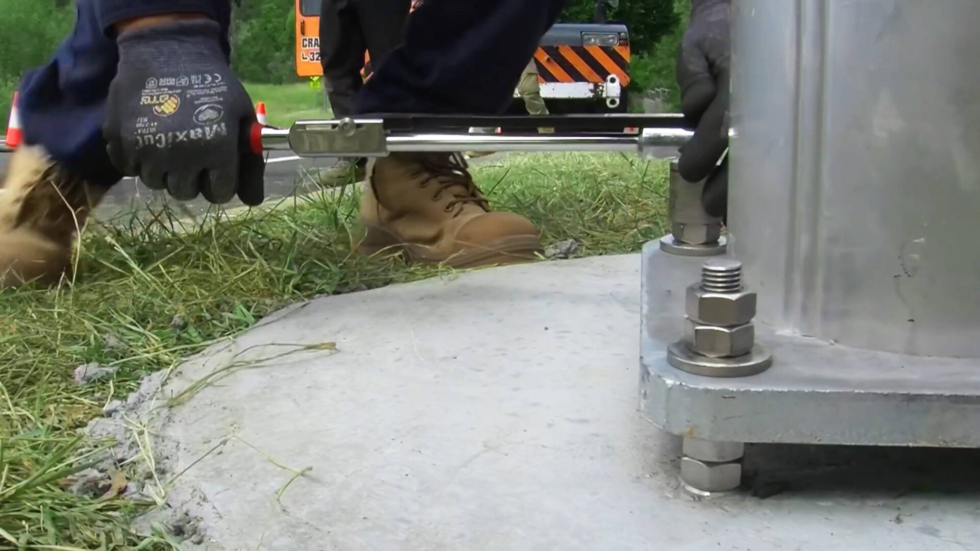 Signfix Website | Installation of Optimast® MASH Frangible Sign Support ...