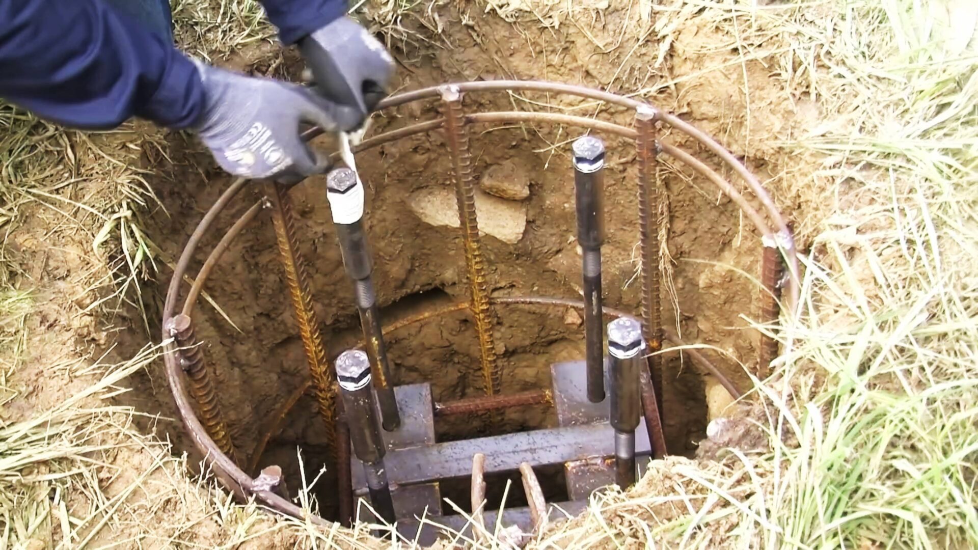 Signfix Website | Installation of Optimast® MASH Frangible Sign Support ...