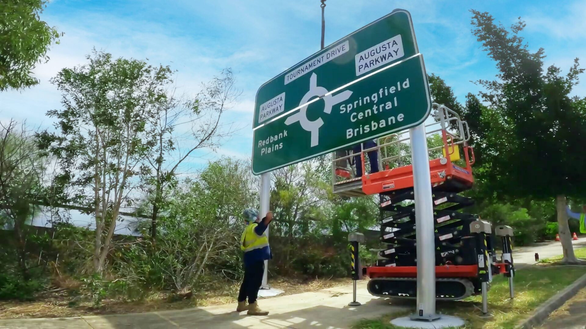 Signfix Website | Installation of Optimast® MASH Frangible Sign Support ...