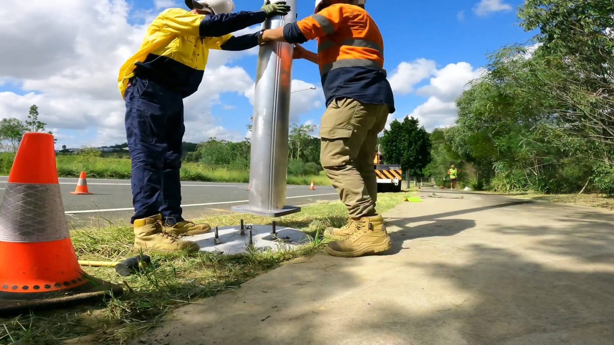 Signfix Website | Installation of Optimast® MASH Frangible Sign Support ...