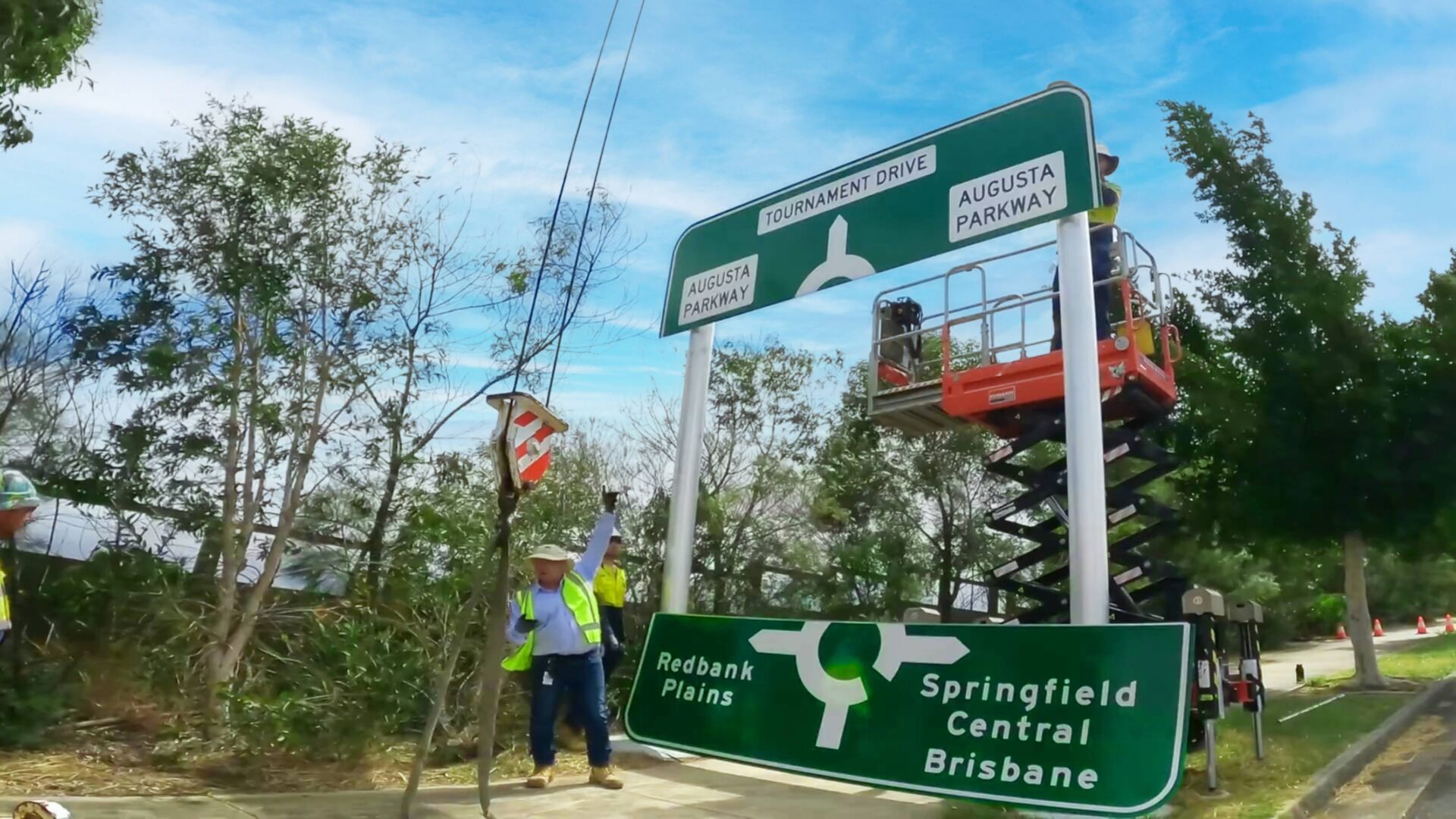 Signfix Website | Installation of Optimast® MASH Frangible Sign Support ...