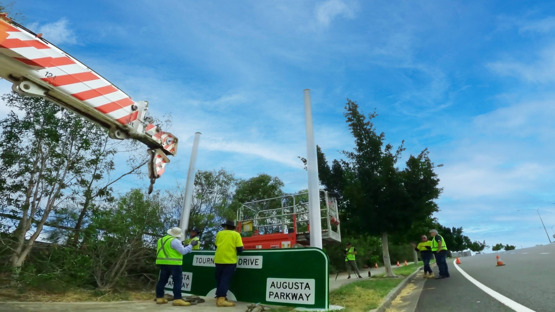 Signfix Website | Installation of Optimast® MASH Frangible Sign Support ...